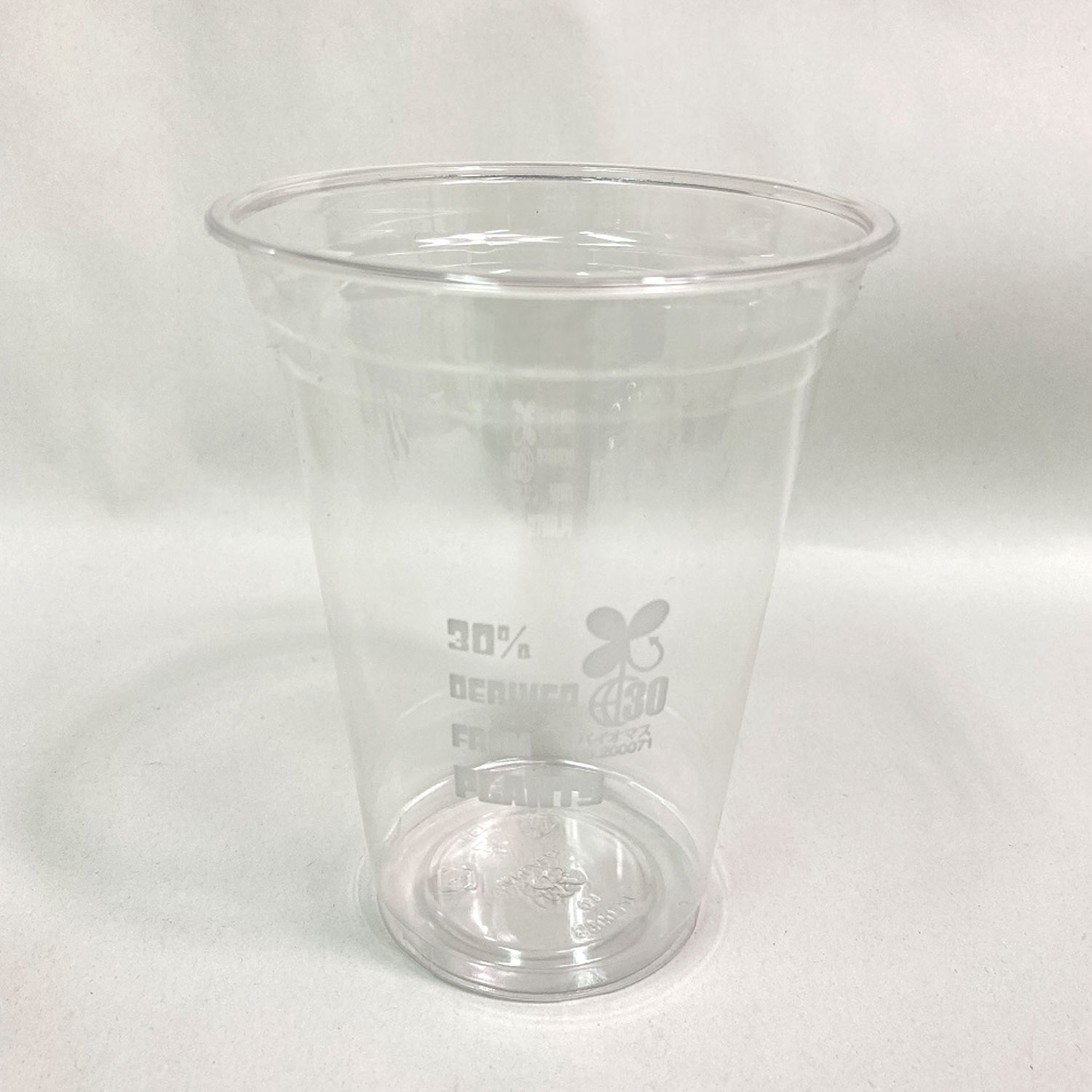 樹脂を構成する成分の一部を植物由来原料に置き換える事で石油の使用量を削減し、二酸化炭素の排出削減を目的とした、環境配慮型のコップです。サイズ：φ90x110mm材質：A-PET重量：465g容量：354ml商品コード00681315メーカー...