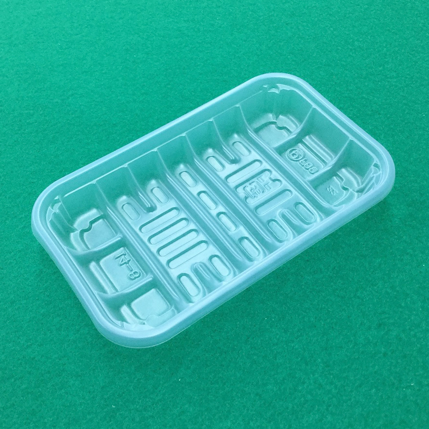 汎用トレーです。耐寒仕様。※特注品の為、ご注文の前に在庫をお尋ね下さいサイズ：138×85×20mm／材質：PP／重量：3.1g商品コード00400893メーカー名中央化学重量3.10g電子レンジ可種別本体のみ関連商品(バラ)PP14- 8...