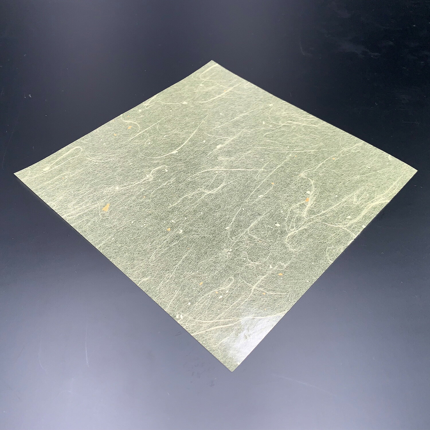 ラミネート加工の面に料理を盛り付けることができます。サイズ：縦20×横20cm材質：OPPフィルム製+紙製重量：940g商品コード00395587メーカー名マイン重量940.00g関連商品(バラ)M30-431 金箔紙ラミネート 黄 20角...