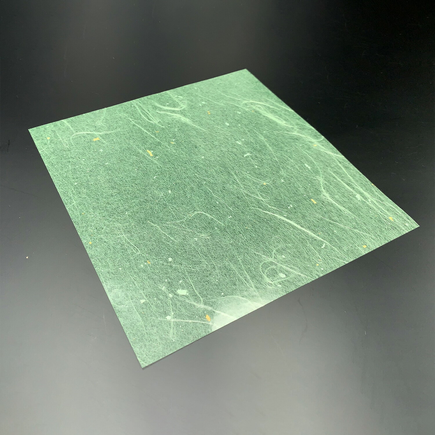 ラミネート加工の面に料理を盛り付けることができます。サイズ：縦12×横12cm材質：OPPフィルム製+紙製重量：344g商品コード00395844メーカー名マイン重量344.00g関連商品(バラ)M33-467 金箔紙ラミネート 緑 12角...