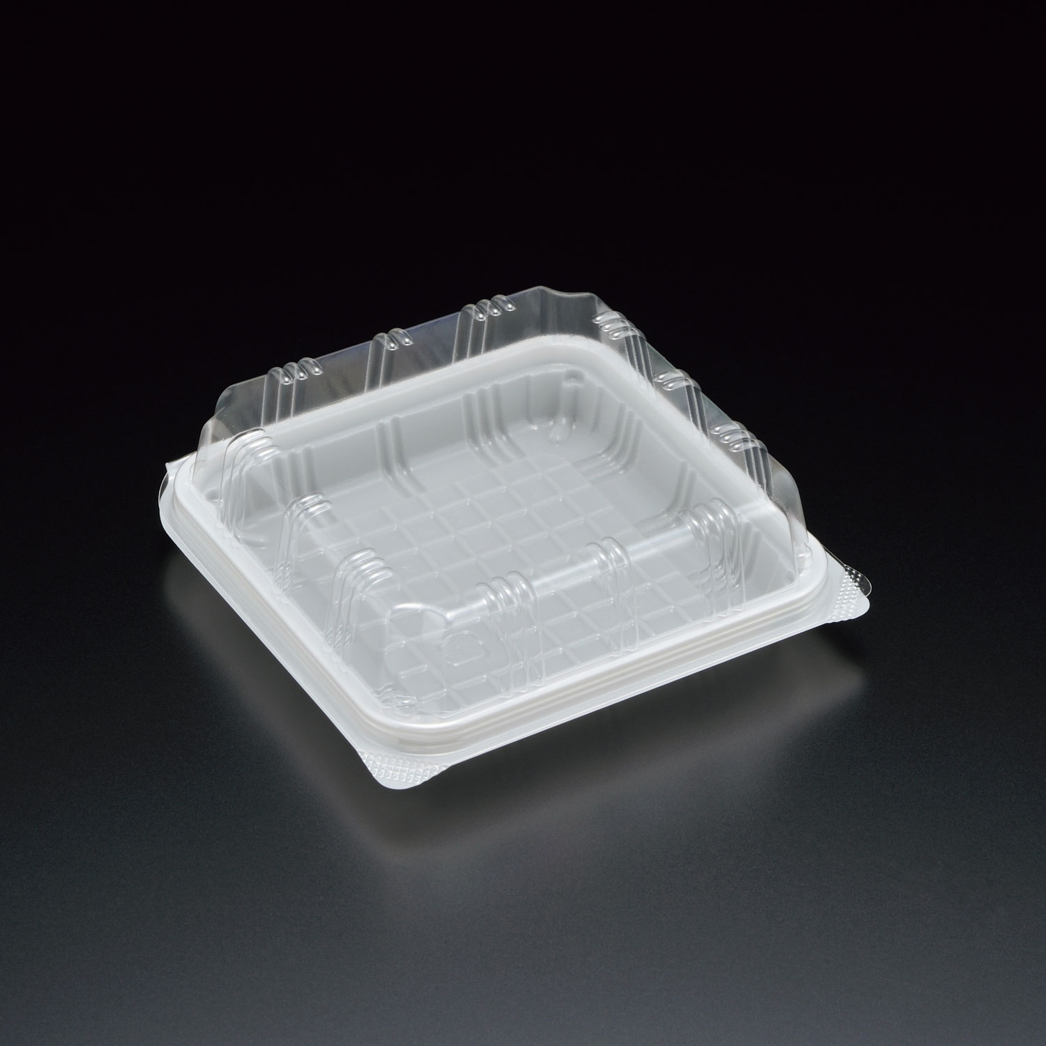 蓋・本体一対式容器。正方形。食パン1/3カットサンドイッチ向けサイズ感。和洋菓子、惣菜向け。サイズ：126×127×40mm／材質：OPS／容量：120ml商品コード00438703メーカー名スミ電子レンジ不可種別一体型商品関連商品(バラ)...