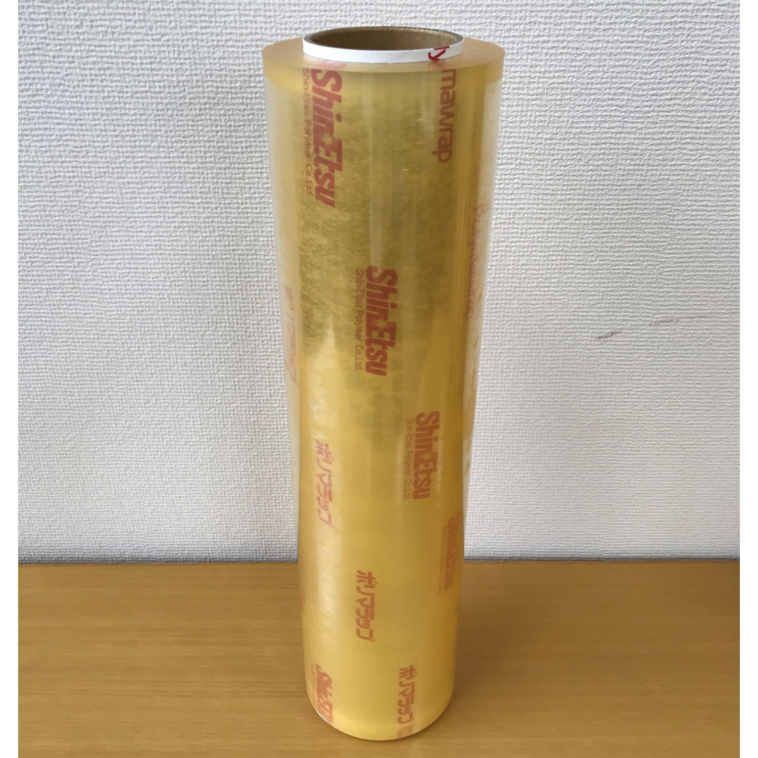 ポリマラップは、優れたストレッチ性、優れた鮮度保持、優れた包装機適性を備えたラップフイルムです。(食品衛生法PL適合)サイズ：φ130mm、巾500mm×750m材質：塩化ビニル樹脂重量：20.93g商品コード00421986メーカー名信越...