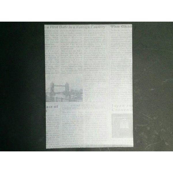 薄紙の片面に極薄のフィルム加工を施してあります。片面は紙、反対面はフィルムで両面に食材が触れても安全です。パンやドーナツなどの敷紙としてご使用いただけます。耐熱温度:約110℃(使用状況に異なります)サイズ：257×182mm材質：紙・ポリ...