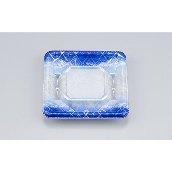 スッキリとしたフォルムに豊富なカラーバリエーションを取り揃えた刺身容器。[機能](1)ガラスのような透明感を実現した「クリアエッジ」嵌合蓋で鮮度感をアピール。(2)安定した積み重ね。[用途例]刺身、切り落とし、冷惣菜、惣菜(揚物)等。蓋は別...