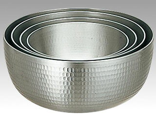 黒変を防ぐアルマイト加工。サイズ：内径×深さ225×93mm、板厚3mm重量：700g容量：3.2L商品コード00276243重量700.00g関連商品(バラ)ホクア アルミ 矢床鍋 22.5 1点・注意事項：モニターの発色によって色が異な...
