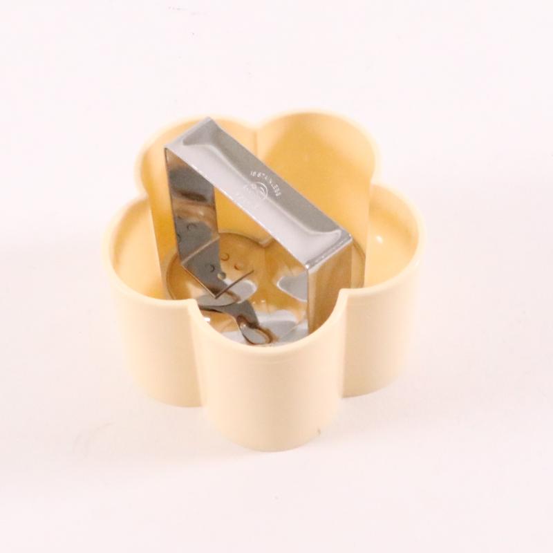 ご飯を立体的に盛り付けられます。サイズ：φ75×45mm材質：[枠]プラスチック、[押型]18-8ステンレス品番：058004商品コード00494969メーカー名カンダサイズφ75×45mm材質[枠]プラスチック、[押型]18-8ステンレス...