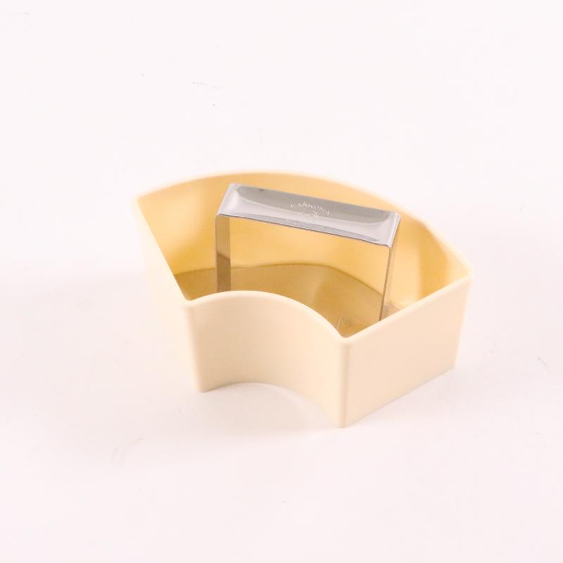 ご飯を立体的に盛り付けられます。サイズ：110×48×45mm材質：[枠]プラスチック、[押型]18-8ステンレス品番：058006商品コード00494972メーカー名カンダサイズ110×48×45mm材質[枠]プラスチック、[押型]18-...