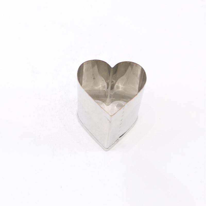 代々培われた匠の技。食材に+αの価格を与える「かながた」です。サイズ：中、高さ約H53mm材質：18-8ステンレス品番：075050商品コード00496274メーカー名たかもりサイズ中、高さ約H53mm材質18-8ステンレス関連商品(ケース...