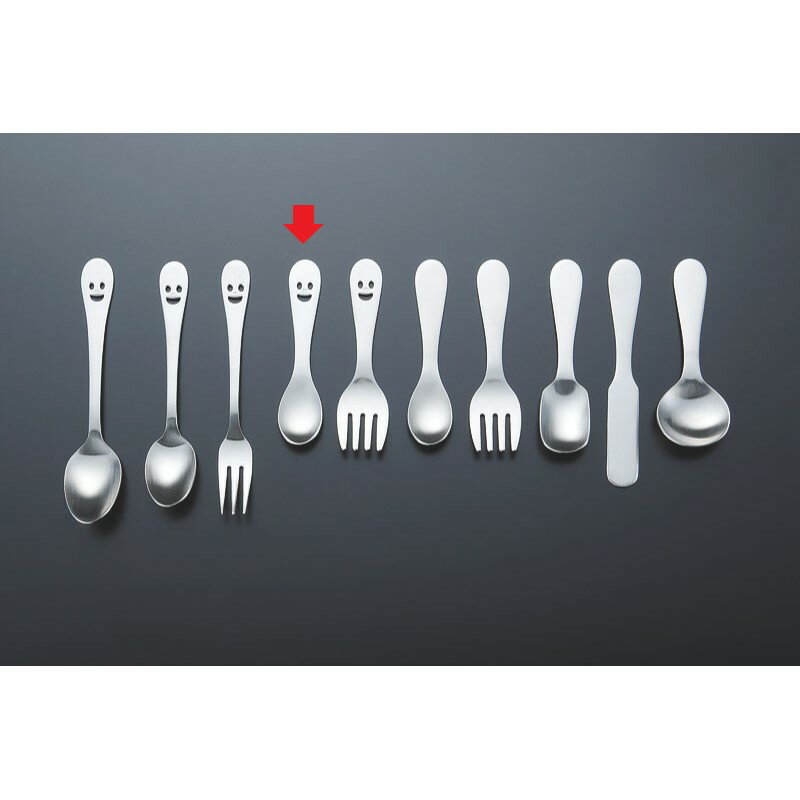 語りかけるカトラリー「ニコ」シリーズ。かわいい笑顔でいつもそばにいてくれる。使うたびにわくわく♪食事が楽しくなります♪材質：21-0ステンレス品番：323263商品コード00481797サイズ97mm材質21-0ステンレス関連商品(ケース)...