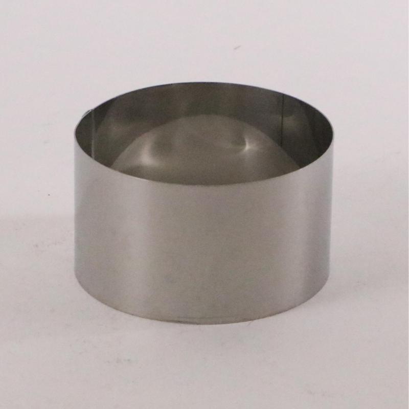 丈夫でお手入れが簡単なステンレス製。スポット止め。板厚：0.5mm。サイズ：φ70×H40mm材質：18-0ステンレスメーカー品番：376075商品コード00509224サイズφ70×H40mm材質18-0ステンレス関連商品(ケース)18-...