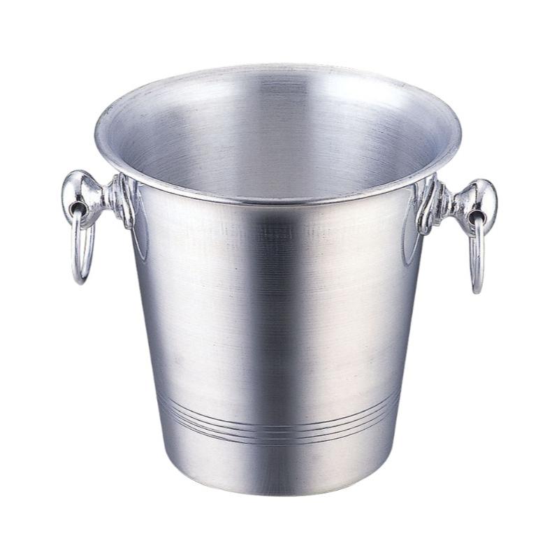 軽量で扱いやすいアルミ製のワインクーラーです。軽量で扱いやすく、テーブルをカジュアルかつスタイリッシュに彩ります。サイズ：237×202×196mm材質：アルミニウム品番：169081商品コード00514125サイズ237×202×196m...