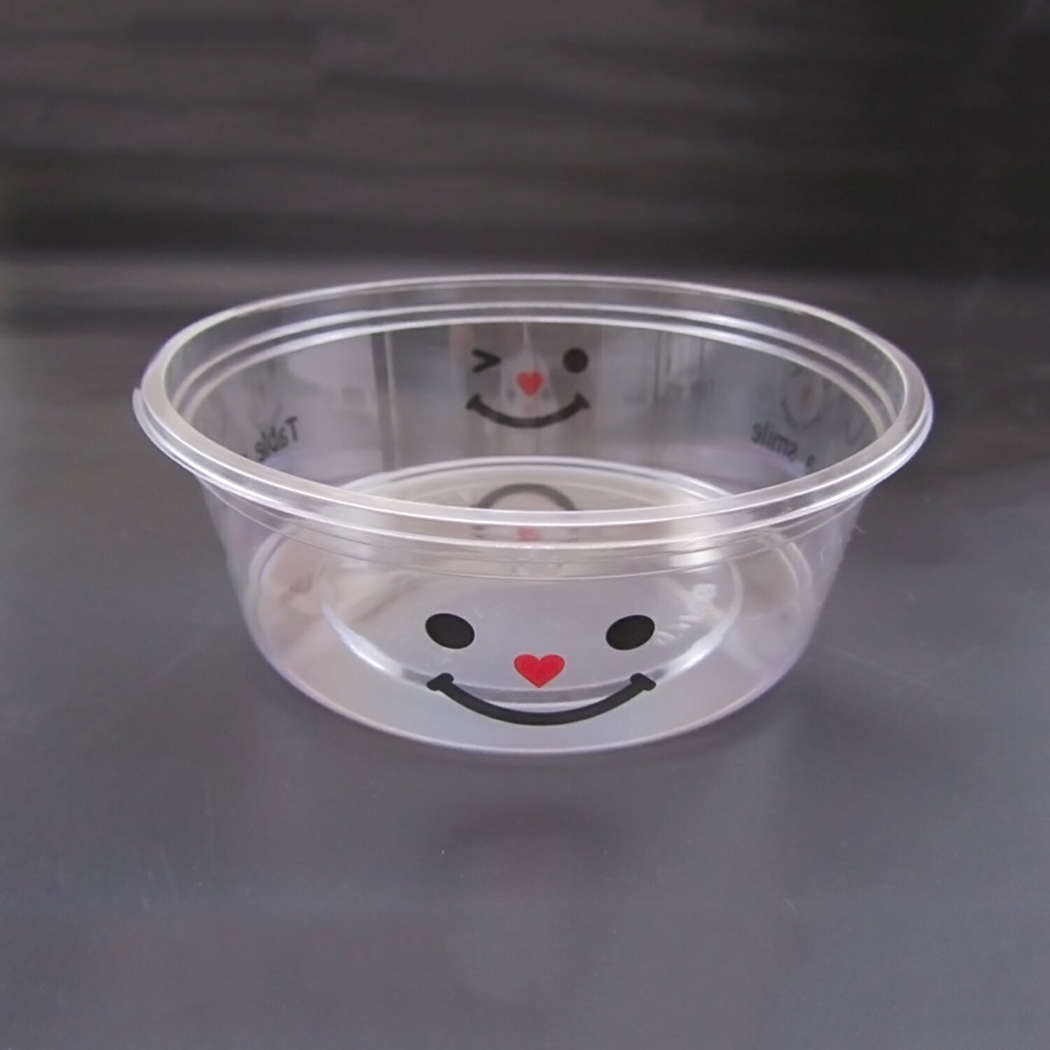 シンプル&スッキリデザインでサラダやフルーツだけでなく、中身を選ばず幅広いカテゴリーに対応します。約405ml。本体のみ、蓋は別売りです。サイズ：φ129×44mm材質：バイオPET容量：405ml商品コード00767719メーカー名リスパ...