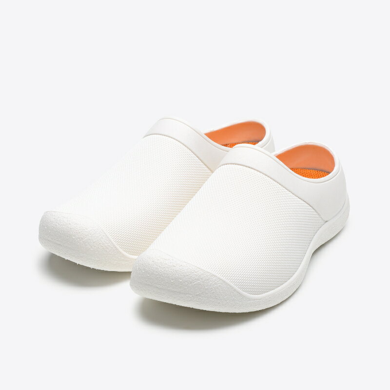 丸洗い可能な低コスト多機能防水サボシューズ。広い履き口と丸みのあるゆったりしたつま先を採用。かかとが低いのでサッと簡単に脱ぎ履きが可能。サイズ：23.0cm(270×160×115mm)材質：PVC重量：520g原産国／製造国：中国商品コー...