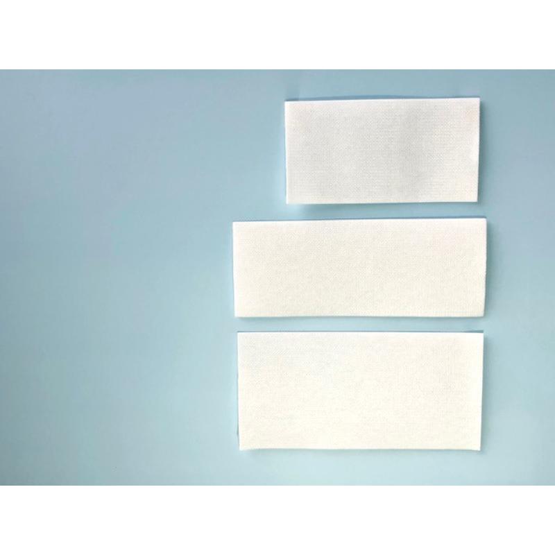 水分量が多く、ドリップの目立つ商品に最適です。天然パルプ嵩高吸収体の採用により、ドリップの塩分濃度に関わらず高い吸収力を保つので、塩分の多い魚介類にも安心してお使いいただけます。夏場の店内などで温度が上がっても、ドリップの発生を抑制します。...