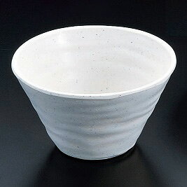 表面硬度が高く、傷や汚れが付きにくいため、耐久性・耐熱性にも優れております。また、熱伝導率が低いため熱いものを入れても冷めにくく、器も熱くなりにくい特徴があります。サイズ：φ12×高7.1cm重量：730g商品コード00381025メーカー...