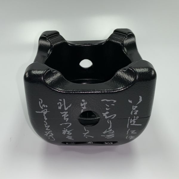 昔ながらの和の風合いをアルミ合金にて再現いたしました。そのまま食器洗浄機に使用できるため衛生的にも優れています。また、炭の場合(炭入れ使用)燃焼効率が良いように構造設計しています。サイズ：縦12.2×横12.2×高10.5cm材質：アルミ合...