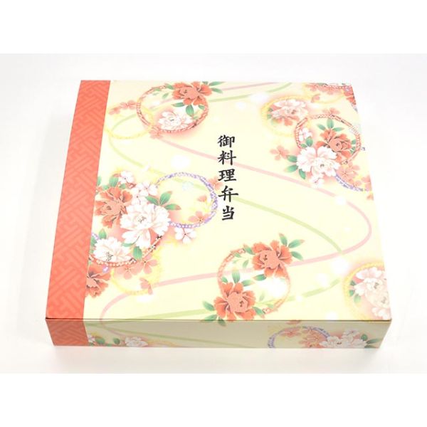 中仕切は別売りです。根強い人気の紙BOX弁当容器。サイズ：240×240×40mm／材質：紙商品コード00541160メーカー名ケーピープラテック電子レンジ不可種別一体型商品対応付属品（別売）K-BOX 80-80B 中仕切黒関連商品(バラ...