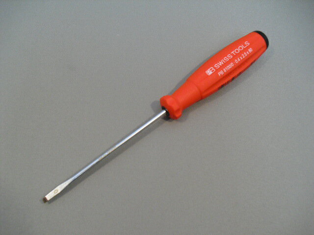 ●スイスグリップはポリプロピレン・サントプレンの2種の新素材からなるハンドルです。 ●ハンドル形状は人間工学的デザインに基づいたマルチクラフトと同型で、厳選された表面素材は人間の手の硬度に近く、従来のPBハンドルの特性が、軟らかく温かみのあ...