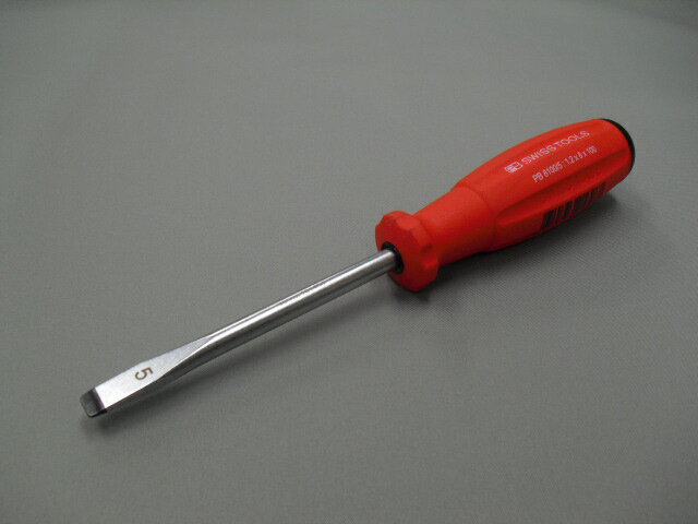 ●スイスグリップはポリプロピレン・サントプレンの2種の新素材からなるハンドルです。 ●ハンドル形状は人間工学的デザインに基づいたマルチクラフトと同型で、厳選された表面素材は人間の手の硬度に近く、従来のPBハンドルの特性が、軟らかく温かみのあ...