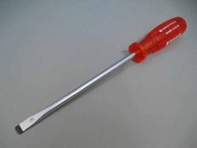 ●刃先は隅取り加工が施してあり、ネジの頭からはみ出さないようになっています。 特に皿ネジを扱う場合、ネジ穴まわりに引っかき傷が生じたり、すべってドライバーが押し出されたりしません。 適合ネジ M6 刃先厚 1.6mm 刃先幅 10mm 軸径...