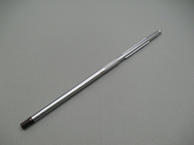 ●適用ハンドル：215A・8215.AESD・8215A ●サイズ(mm)：6 ●適合ネジ：M8 ●軸長(mm)：140 ●全長(mm)：220 ●215シリーズ六角ドライバーブレードです。 「この商品はネコポスでの発送です」 差し替えハン...