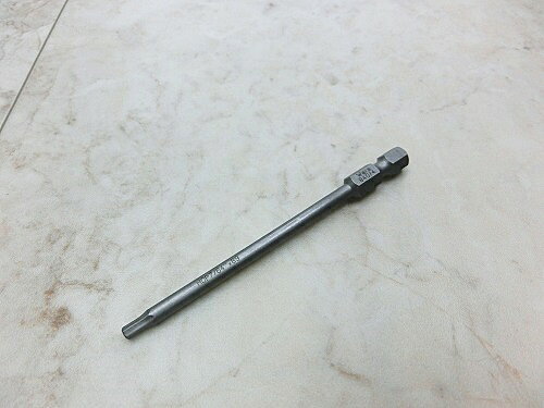 ●六角部差込角(inch)：1/4 ●先端サイズ(inch)：7/64 ●全長(mm)：89 ●軸径(mm)：4.0 ●差込口の溝位置(mm)：9 ●840/4 Zシリーズ。 ●汎用性の高い六角穴付きねじ用のタフなWeraビットです。 ●硬...