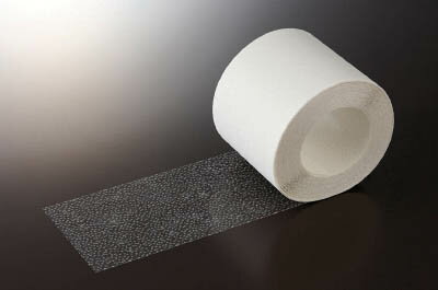 ●簡単な施工で確実に足もとの滑りを止め、安全度を高くします。●水や油がかかっても滑り止め効果が変わりません。●大理石などのフロアでも下地の風合いを損ないません。●屋外用。（素足以外で歩行する場所全般）●水や油で滑りやすい場所に。●みかげ石な...