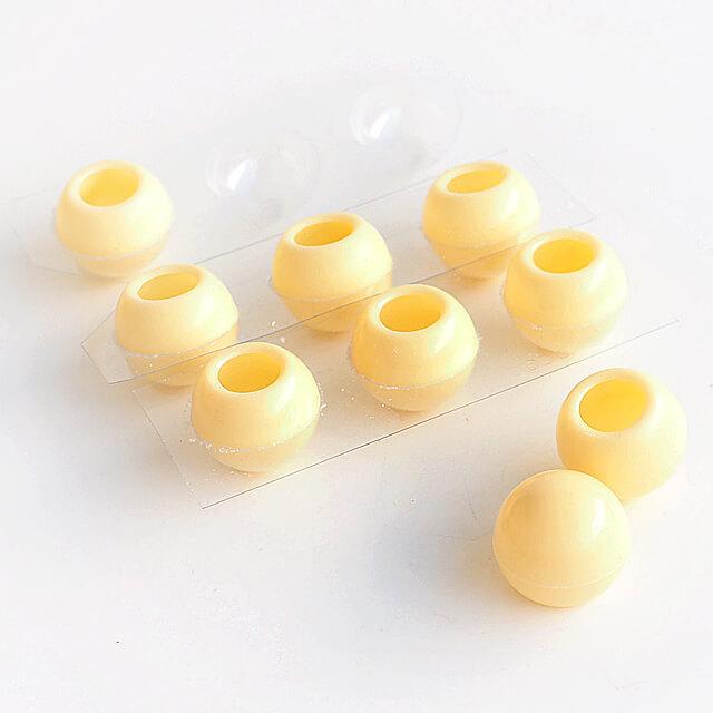 ガナッシュを流しこんで固めれば簡単にチョコレートトリュフが作れます。 ベーシックなトリュフやボンボンショコラの他、ロリポップタイプのチョコにもお使いいただけます。 サイズ： 直径26mm ■名称：チョコレート ■原材料名：チョコレート（砂糖...