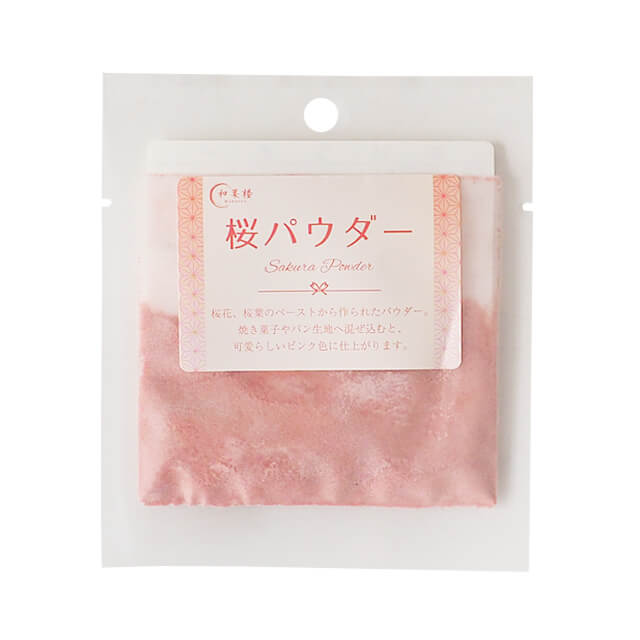 桜花・桜葉のペーストから作られたパウダーです。 焼き菓子やパン生地へ混ぜ込むと、かわいらしいピンク色に仕上がります。 ■名称：製菓材料 ■原材料名：デキストリン(国内製造)、桜ペースト（桜花塩漬、桜葉塩漬）、寒天、砂糖/安定剤（加工澱粉）、...