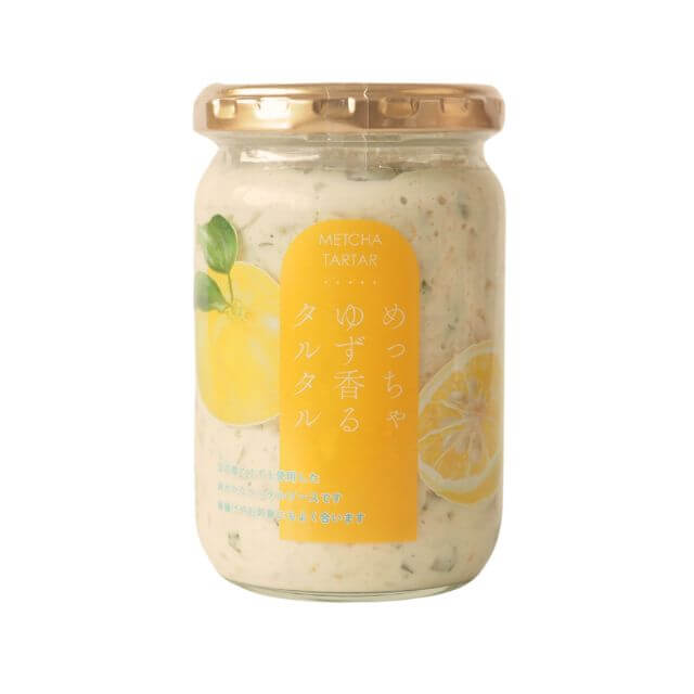 瞬間冷凍した国内産の刻んだゆず皮をたっぷりと使用しておりますので、ゆずがしっかりと香る美味しいタルタルソースです。 スッキリとした味わいで、唐揚げやお刺身にもよく合います。 ■名称：半固体状ドレッシング ■原材料名：酢漬け(たまねぎ、きゅう...