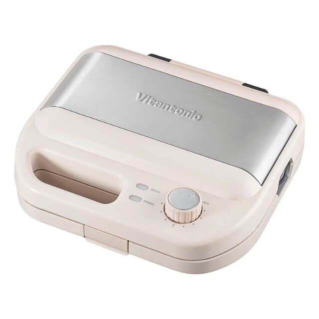 1台あれば大活躍！ 本格的なベルギーワッフルが焼ける「ワッフルプレート」と、耳付きホットサンドが焼ける「マルチサンドプレート」の2種類のプレートが付いた調理家電です。 サクッ、ふわっの焼き上がり、ワッフルプレート 深型プレートと900Wのハ...