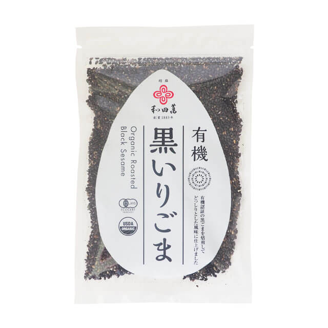 私たちの有機黒ごまは、広大で肥沃な大地で育ちました。 ごまはすべて手作業で収穫され、10日以上自然乾燥させて完熟させました。 和田萬では15回以上、機械にかけて、枝葉やほこりを取り除き、職人が、こげないように、かつ芯まで火が通るように焙煎し...