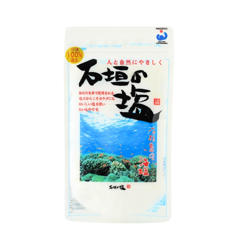 【石垣の塩】はサンゴ礁育む日本最南端八重山諸島・名蔵湾の海水を100%原料に生まれた、島人仕込みの美味しいお塩です。 3日間釜で仕上げたお塩は、後味まろやかな旨みが特徴。 おにぎりや野菜を中心としたお料理、パン作りなどの発酵食品づくりにオス...