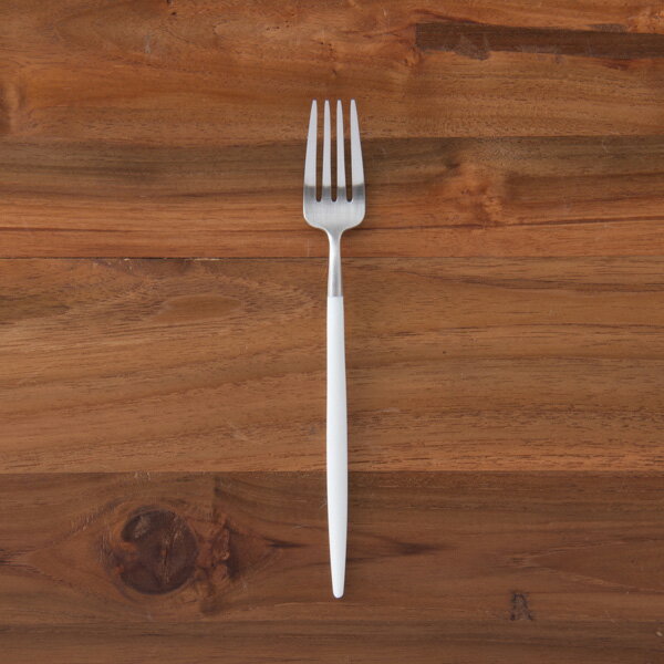 サイズ(目安） L18.5cm 重量(目安） 16g 材質 18-10ステンレス、樹脂 カラー シルバー×ホワイト 原産国 ポルトガル スタッフの おすすめポイント ホワイトの柄とシルバーのコントラストがすっきりとした印象のカトラリーです。...