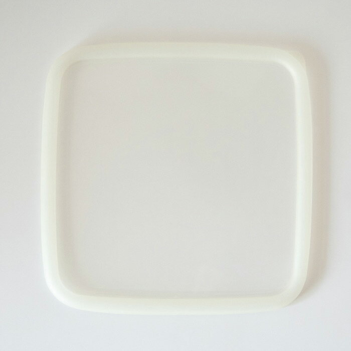 サイズ（目安） W21.2×D21.2×H1.0cm 重量（目安） 64g 材質 ポリプロピレン（縁：熱可塑性エラストマー） 使用区分 食洗機 ×　電子レンジ × 原産国 タイ ■ご確認ください ●漂白剤・食洗機は使わないでください。製品の...