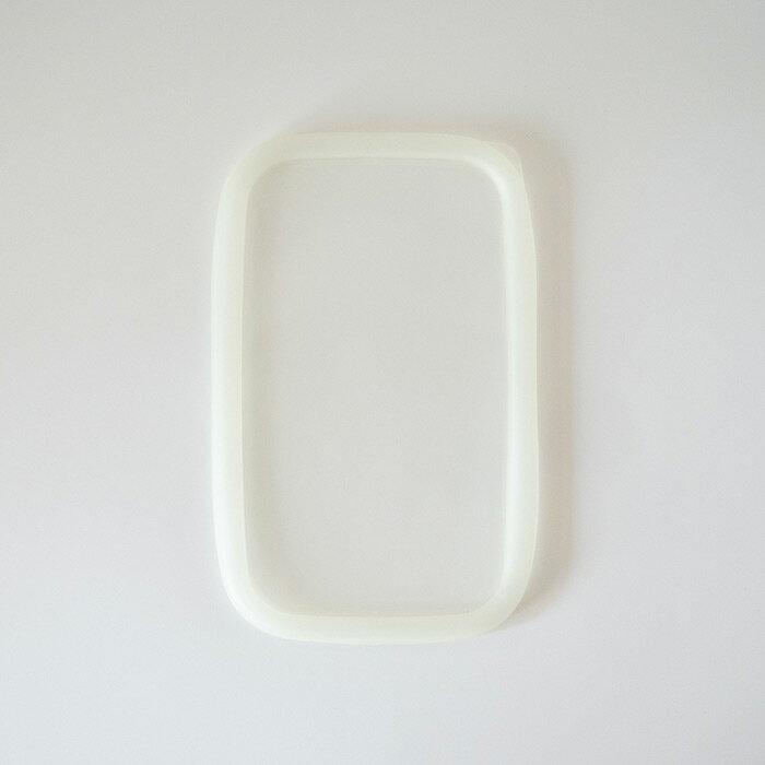 サイズ（目安） W23.5×D13.4×H1.0cm 重量（目安） 40g 材質 ポリプロピレン（縁：熱可塑性エラストマー） 使用区分 食洗機 ×　電子レンジ × 原産国 タイ ■ご確認ください ●漂白剤・食洗機は使わないでください。製品の...