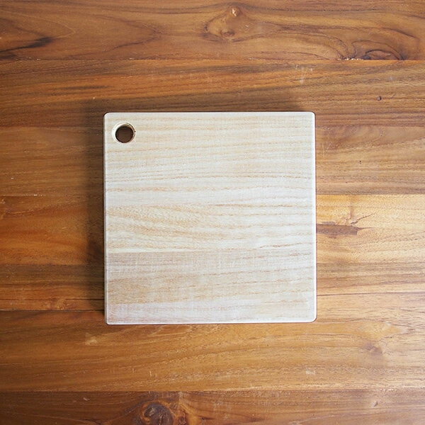 サイズ（目安） W20×D20×H1.8cm 重量（目安） 210g 材質 桐 原産国 日本（秋田県） スタッフの おすすめポイント 秋田県雄勝で育まれた良質な桐無垢材を使った「安心・安全・使いやすい」まな板をご紹介いたします。桐のまな板の...