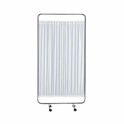 ●カラー：ホワイト●連結用●幅*奥行*高さ(mm)：900*415*1780●材質：フレーム／スチール、布地／難燃性ポリエステル(防災認定ラベル付き)●キャスター：直径40mm(双輪ストッパー付き)●組み立て式(要工具)●※一連と連結してご...