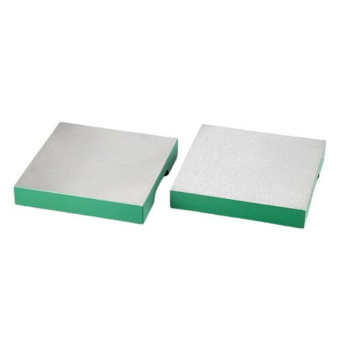 ●罫書台、測定台等として使用できます。●型番：105-3040●呼寸法(mm)：300*400●サイズ(mm)：300*400*60●リブ厚(mm)：10●重量(kg)：19●平面精度(mm)：0.043●仕様：機械仕上(K)●材質：鋳鉄(...
