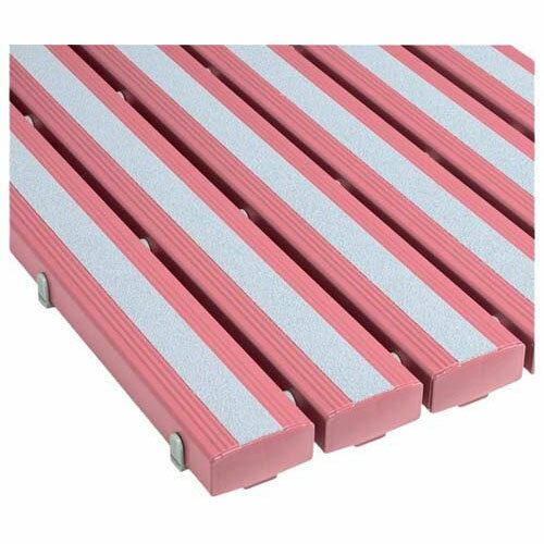 ●プールや脱衣室など滑りやすい水廻りでの使用に適しています。●抗菌・防カビ剤入●屋内にてご使用ください。●テープは素足での使用を想定しています。土足での使用はお控えください。●厚さ：約48mm●材質：本体／硬質塩化ビニール、カバー／ポリエチ...