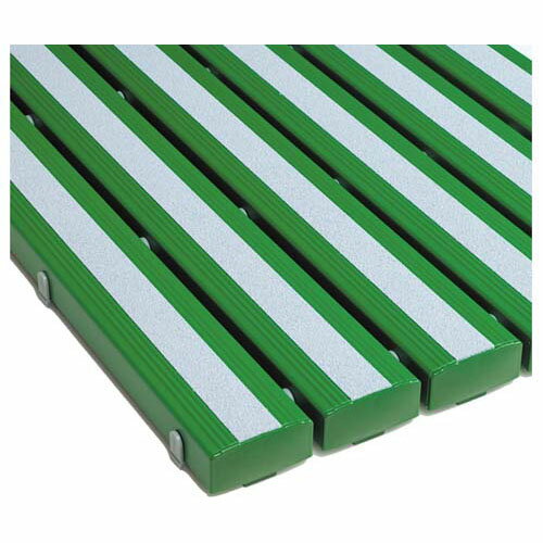 ●プールや脱衣室など滑りやすい水廻りでの使用に適しています。●抗菌・防カビ剤入●屋内にてご使用ください。●テープは素足での使用を想定しています。土足での使用はお控えください。●厚さ：約48mm●材質：本体／硬質塩化ビニール、カバー／ポリエチ...