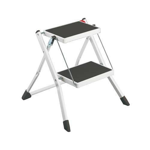 ●ステップ面積は各段200*300mmと広いので安心です。●材質：スチール・PE(ポリエチレン)●ステップ最上段高さ：450mm●収納時サイズ：500*35*570mm●耐荷重：100kg●段数：2段●幅*奥行*高さ(mm)：500*490...