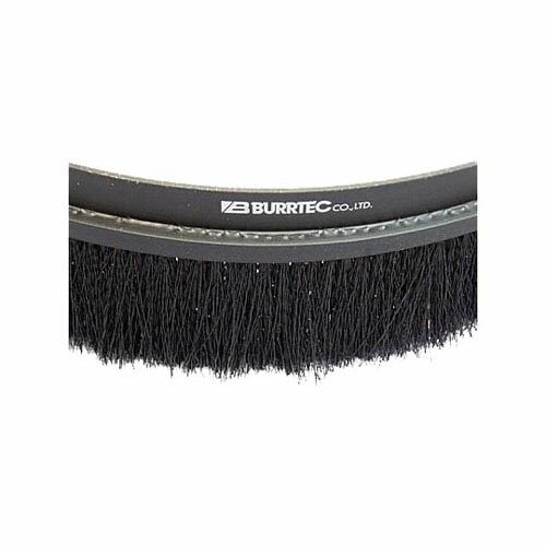 ●ドアの下部の隙間から害虫・ホコリの侵入を防止します。●軽量で柔軟性が有り、ドアサイズに合わせて容易にカットできます。●バーカット(R)フレックスブラシ●色：黒●長さ(m)：1●材質：ブラシ／PP(ポリプロピレン)、台／硬質ゴム(サーモプラ...