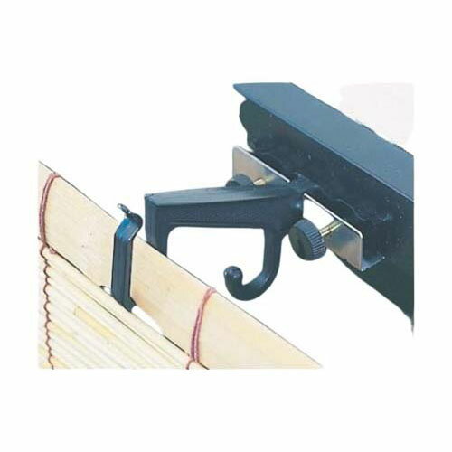 ●外吊りすだれ対応のオプションパーツです。●ネジ式でサッシ枠に簡単に取り付けできます。●サッシ枠に傷がつきません。●すだれハンガーを取り付けることにより、工事不要ですだれを取付可能。●品名：スダレハンガー7型●製造国：日本●網戸にも取り付け...