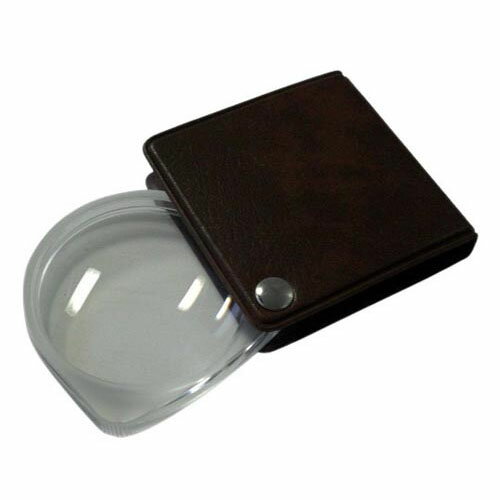 ●携帯に便利なケース一体型ポケットルーペ。●生産国：日本●材質：レンズ／アクリルレンズ、ケース／塩化ビニール●長さ：55mm●重量：56g●事業者向け商品です。リニューアルに伴い、パッケージ・内容等予告なく変更する場合がございます。予めご了...