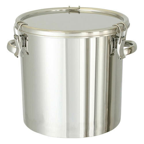 ●テーパー付きですので積み重ねができ、コンパクトに収納できます。●材質：本体・フタ／ステンレス(SUS304)、パッキン／シリコンゴム(食品衛生法適合)●フタ締め付け数：4個●容量：65L●上内径*下外径*高さ*板厚：直径430*直径413...