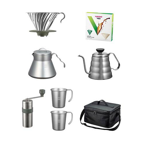 ●アウトドア私用のコーヒー器具シリーズ●アウトドアコーヒーを楽しめるフルセット。●器具の持ち運びに便利なバッグには、ドリップに必要な器具が一式収納できます。●重量：2600g●事業者向け商品です。リニューアルに伴い、パッケージ・内容等予告な...