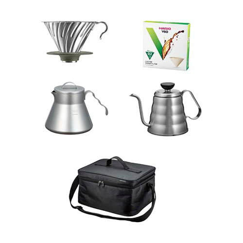 ●アウトドア使用のコーヒー器具シリーズ。●アウトドアコーヒー入門のベーシックセット。●器具の持ち運びに便利なバッグには、ドリップに必要な器具が一式収納できます。●重量：2000g●事業者向け商品です。●リニューアルに伴い、パッケージ・内容等...