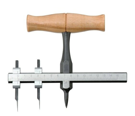 材質 (刃) ：ステンレス SUS420 穴あけ範囲：Φ30～300mm パッキン作成可能範囲：Φ15～135mm 　 主な適応材と穴あけ深さ：ゴム板・カーペット・軟質ビニールなど 10mmまで ベニヤ板 3mmまで 別売り　パッキンカッタ...