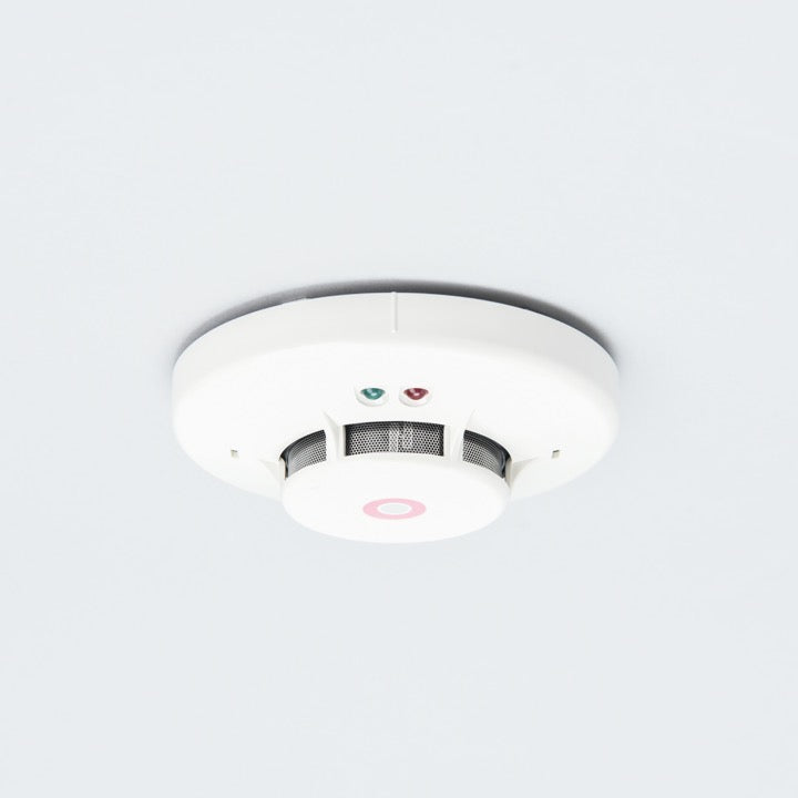 商品詳細 型式 FDK246-F 名称 光電式スポット型感知器2信号（ヘッド） 型式番号 感第16〜13号 感知器種別 光電2種 非蓄積型 適合露出ベース FZBJ014-R-4 3266 検索ワード 消防用品 煙感知器 警報ベル 警報機 ...